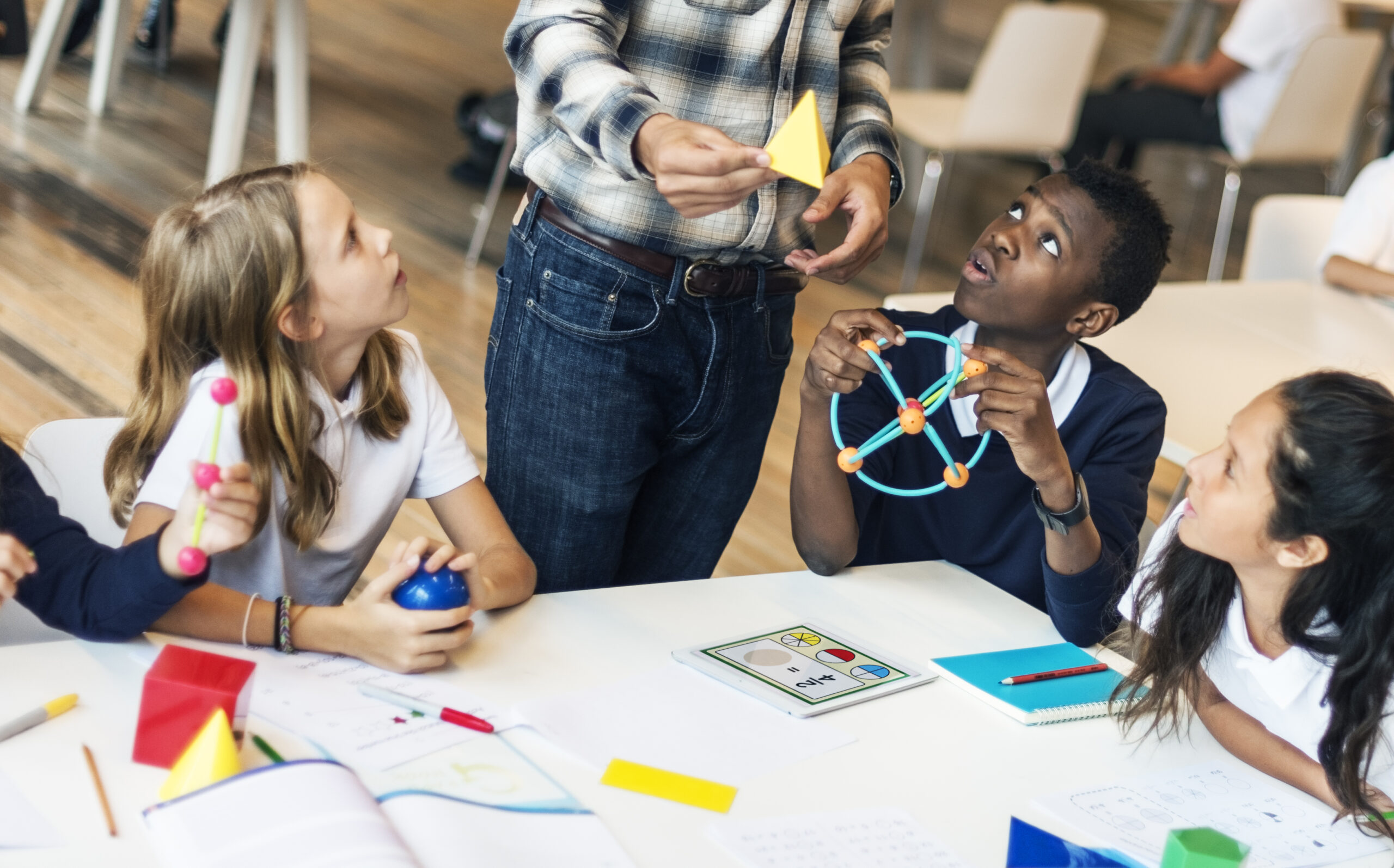 Holacratic Structure: What It Is, How It Works, Examples - EduReviewer